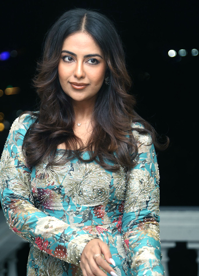 ‘షణ్ముఖ’ ట్రైలర్ లాంచ్ లో మెరిసిన నటి అవికా గోర్ (ఫొటోలు) | Actress Avika Gor Exclusive Visuals ...